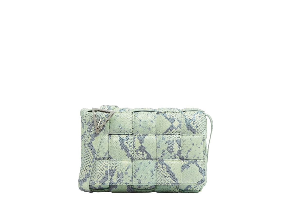 SASOM | กระเป๋า Bottege Veneta Padded Cassette Bag In Python Embossed ...