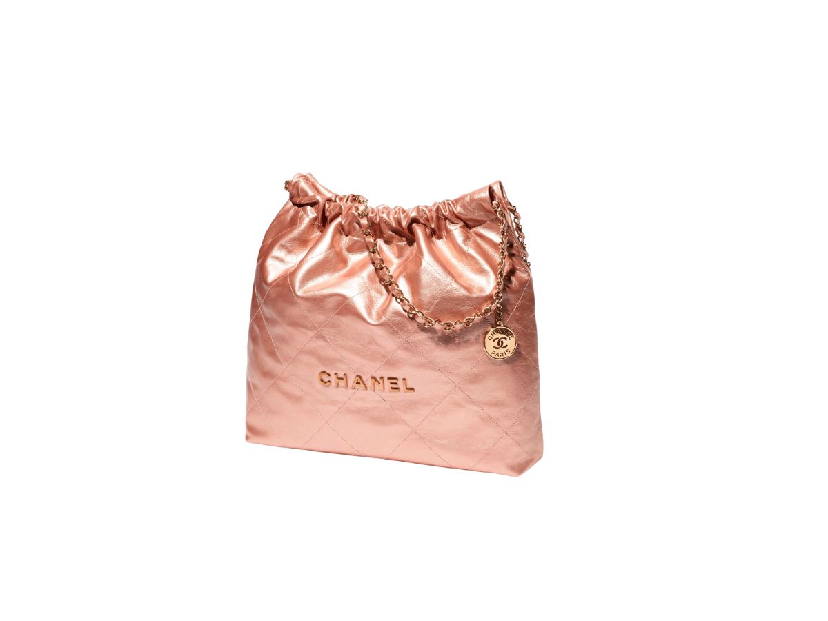 SASOM | กระเป๋า Chanel 22 Handbag In Metallic Calfskin With Pink Gold ...