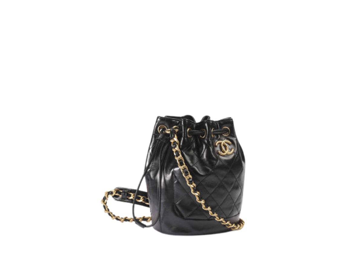 ช้อป Chanel Small Bucket Bag CC Logoของแท้ที่ SASOM