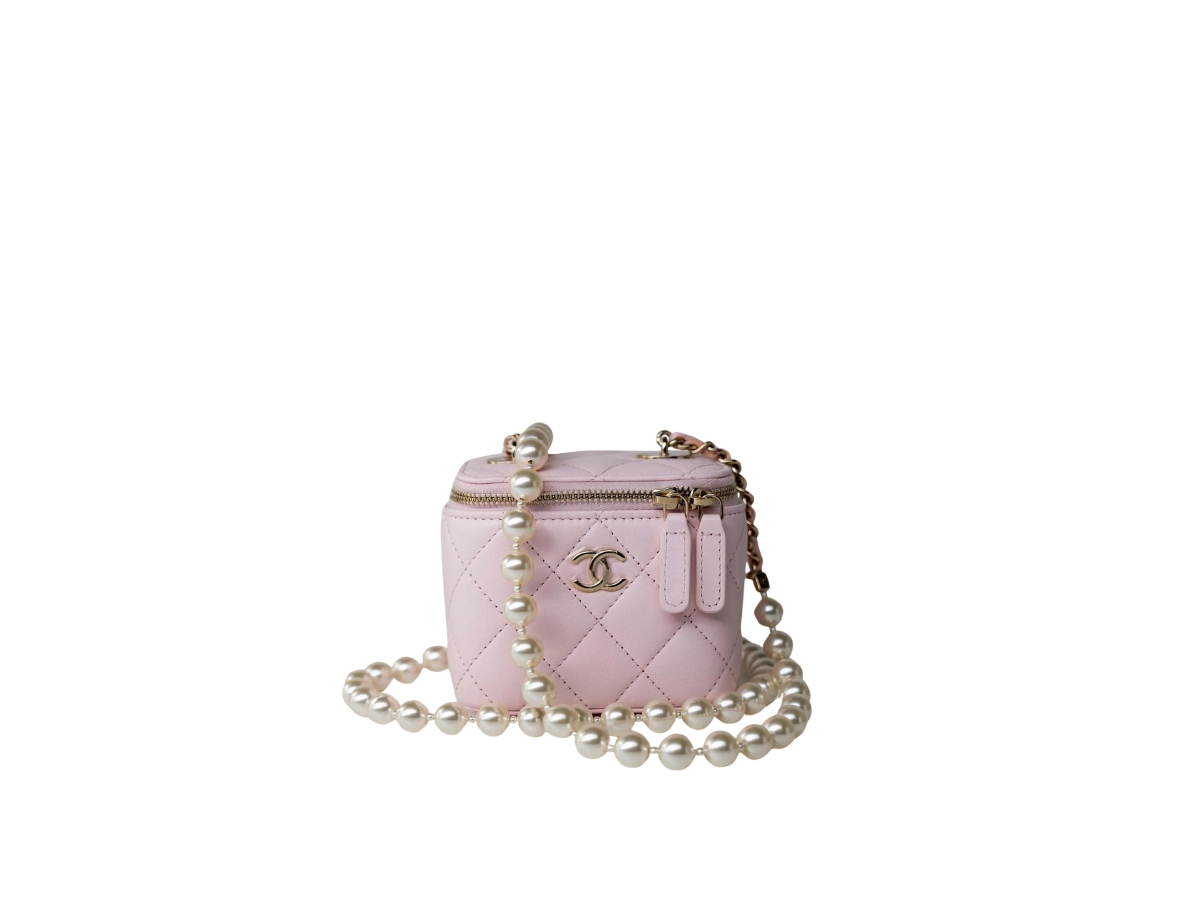 SASOM | กระเป๋า Chanel Mini Vanity Case In Lambskin Leather And With ...