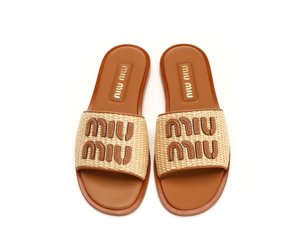 SASOM | รองเท้า Miu Miu Raffia And Leather Slides With Leather Logo ...