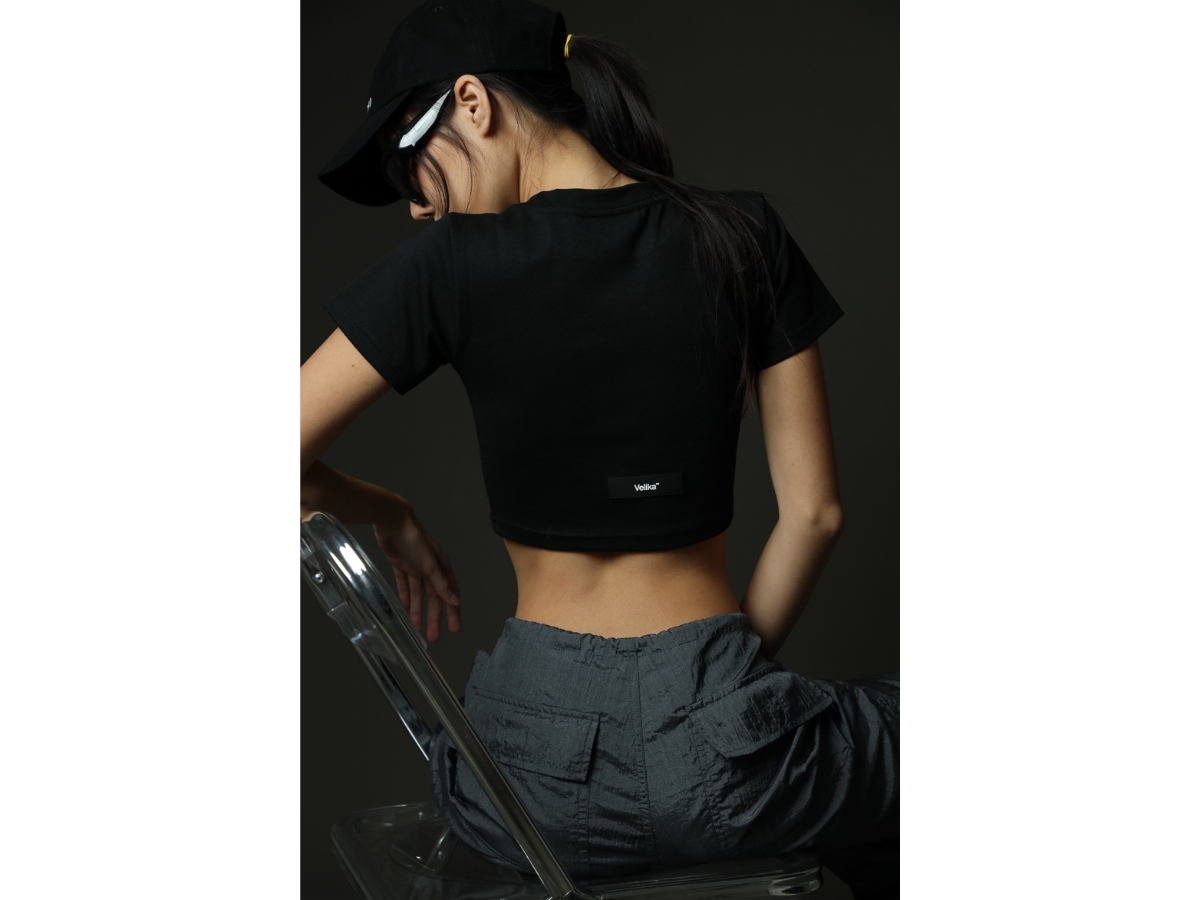 ช้อป Velika Double V Baby Crop Tee Blackของแท้ที่ SASOM